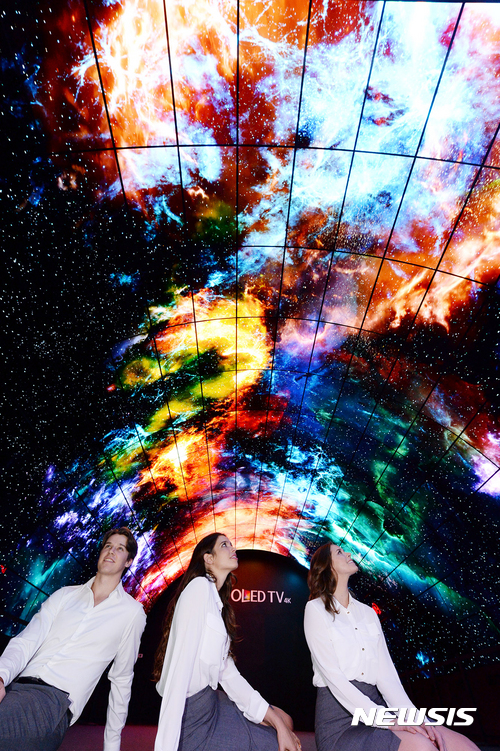 [CES2017]50주년 역사 안고 화려한 개막..'역대 최대 규모'