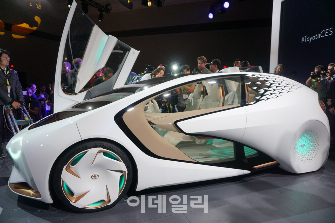 [CES2017]BMW·도요타 '감성 자극' 자율주행 콘셉트카 공개