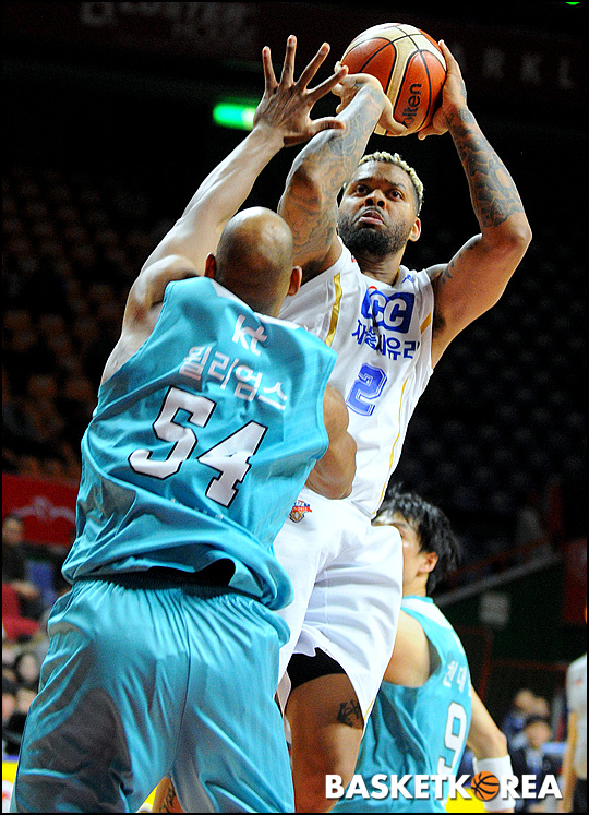 [BK포토] KCC 에밋, "림이 보인다"