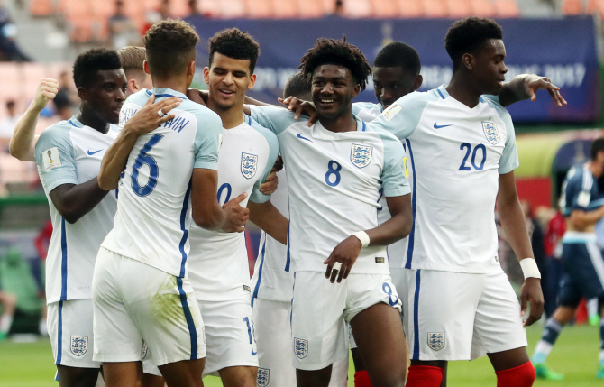 '슈팅숫자 7-22' 잉글랜드, 골결정력 앞세워 아르헨 제압