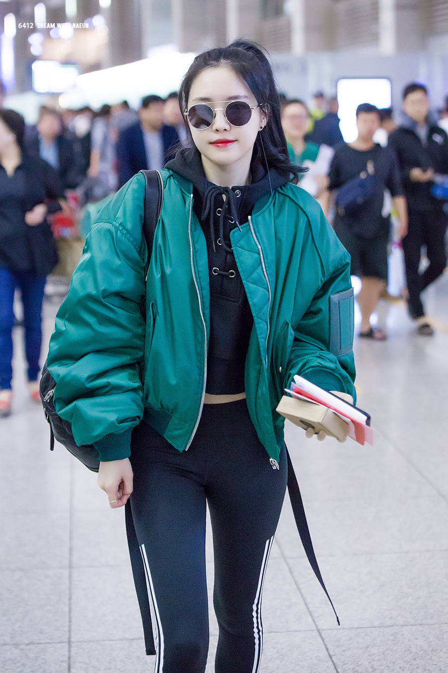 손나은 공항 패션 후방주의 짤티비 Jjtvkr