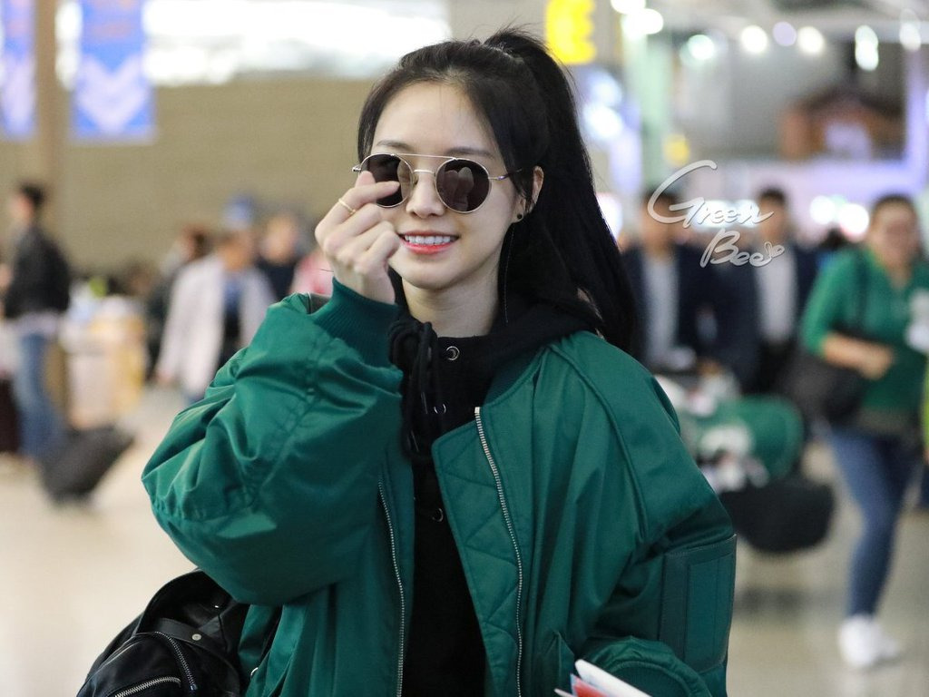 손나은 공항 패션 후방주의 짤티비 Jjtvkr