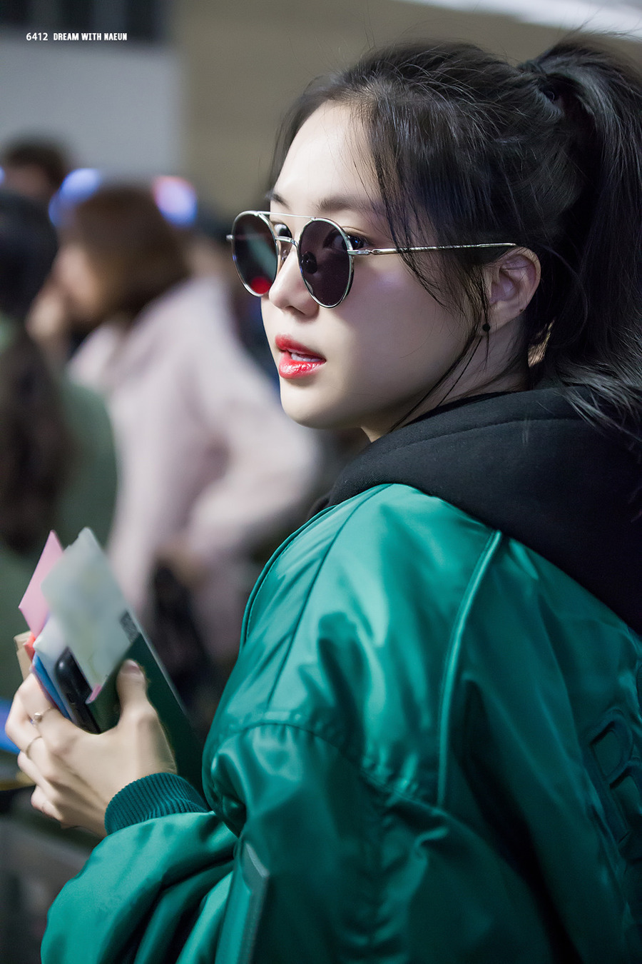 손나은 공항 패션 후방주의 짤티비 Jjtvkr