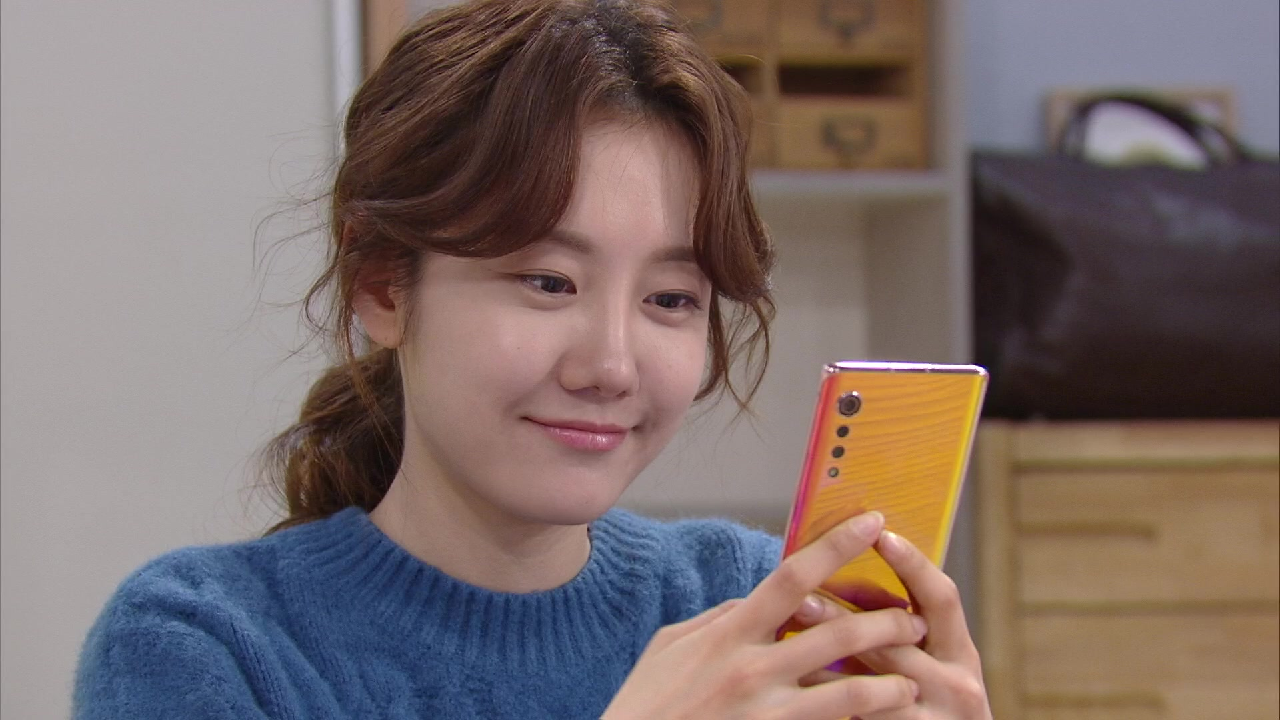 김하연에게 웨딩 사진 보내주는 정민아, 조금은 되찾은 미소 ＂이제 안 울어!＂ | KBS 210305 방송 - 일일연속극 누가 뭐래도 - 105회 | 다음연예