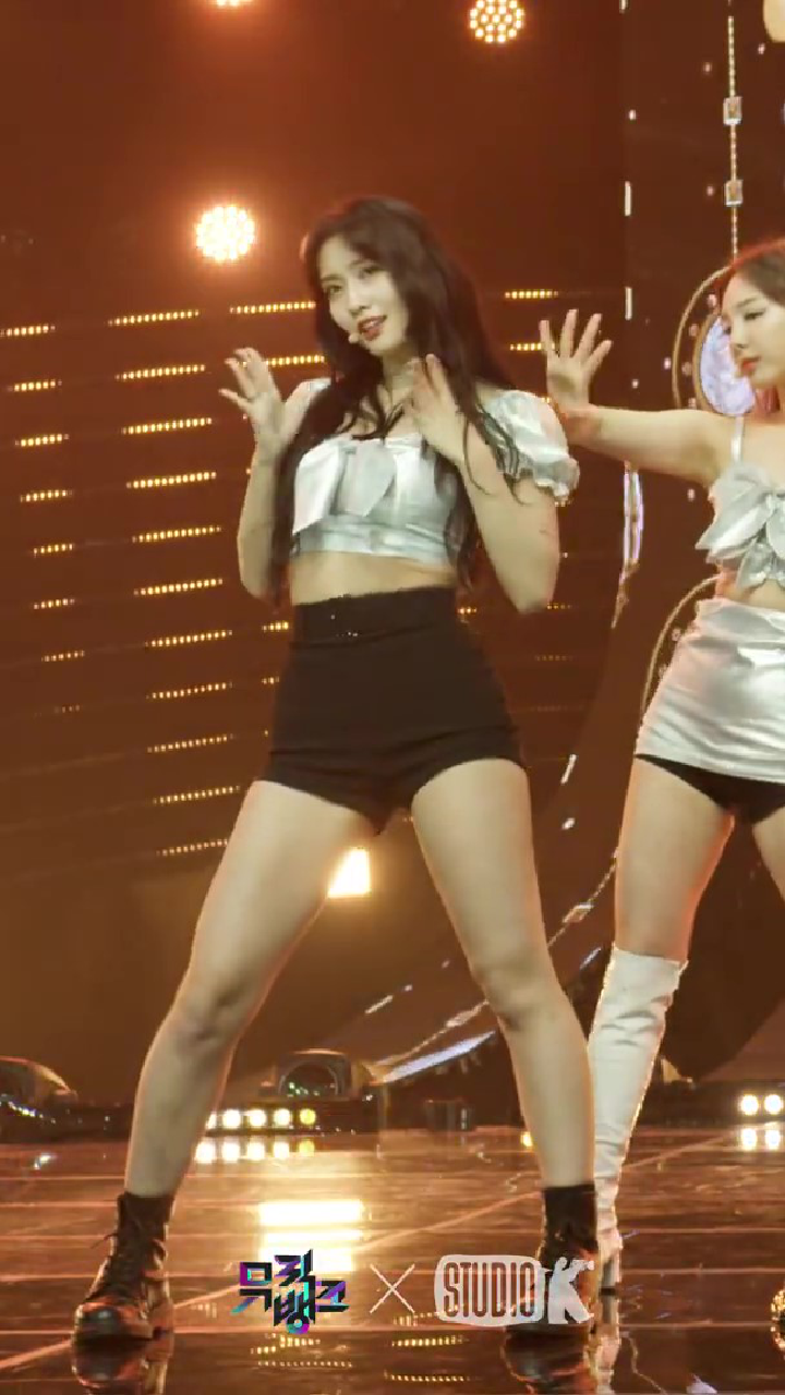 다음연예 | [K-Fancam] 트와이스 모모 직캠 Feel Special (TWICE MOMO Fancam) l @MusicBank 190927 - 뮤직뱅크 직캠 - 997회