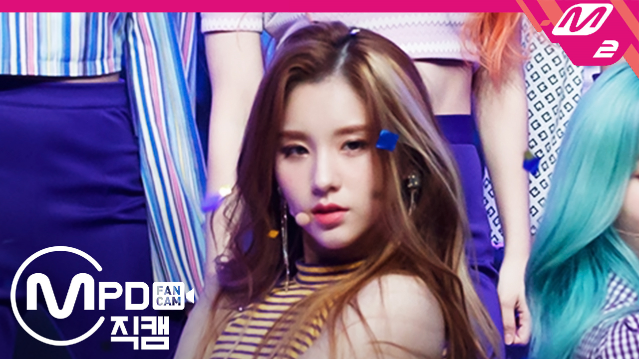 다음연예 | 이달의 소녀 희진 직캠 목소리_201022 | M2 201022 방송 - [Mnet M2] 엠피디직캠 - 20201022