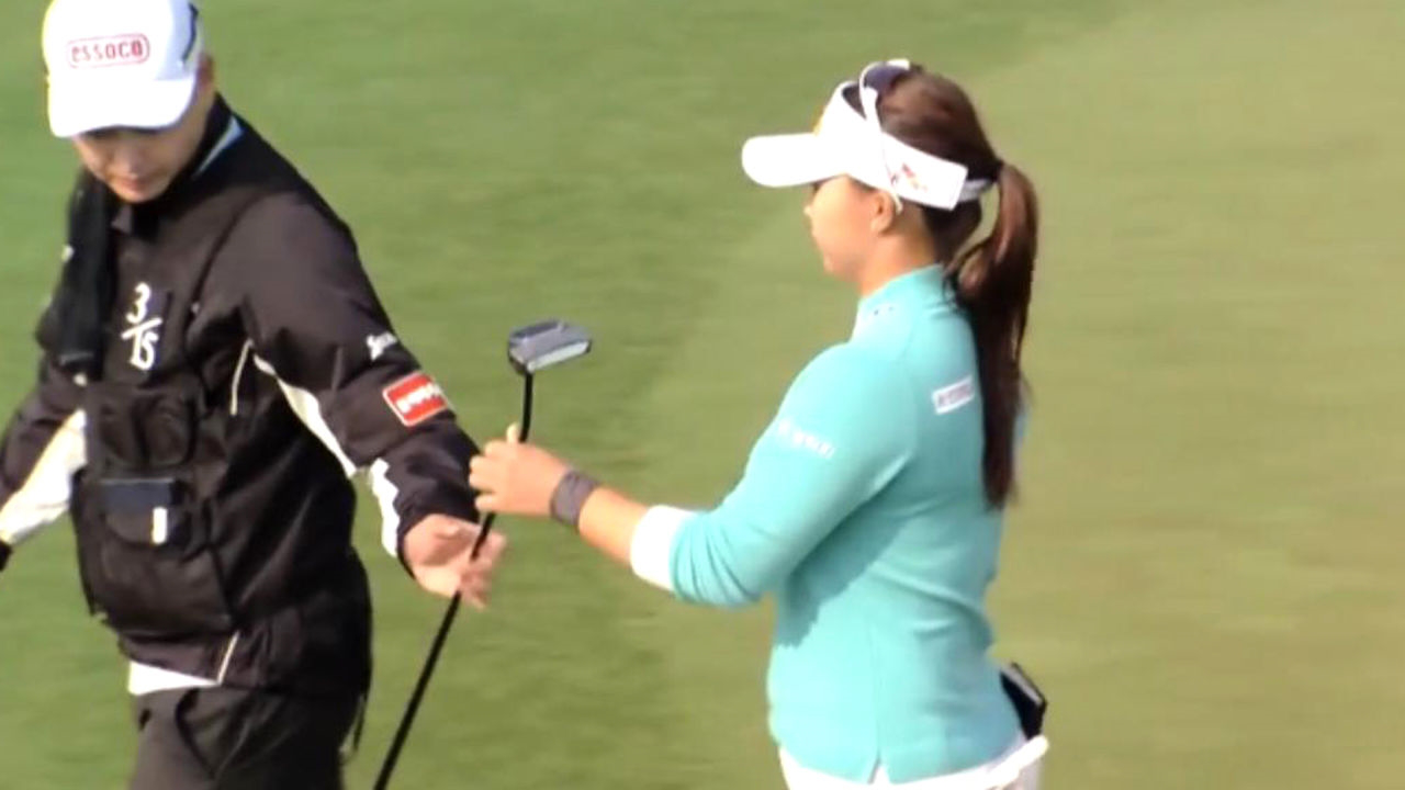 [ADT캡스 2R] 뒷심을 보여주는 김지영, 버디 성공 | 다음스포츠