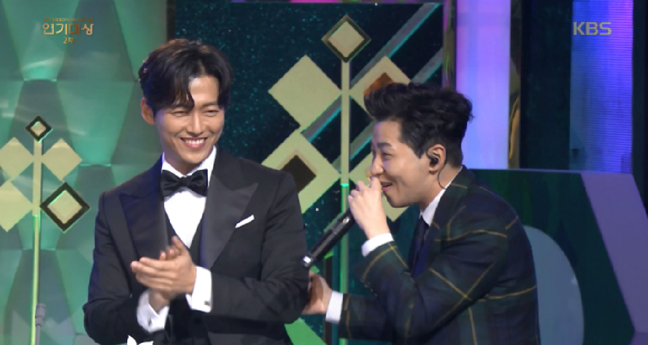 다음연예 | [2017 KBS연기대상][축하공연] 딘딘 - Must Be The Money (김과장 OST) - 2017 KBS연기대상 2부