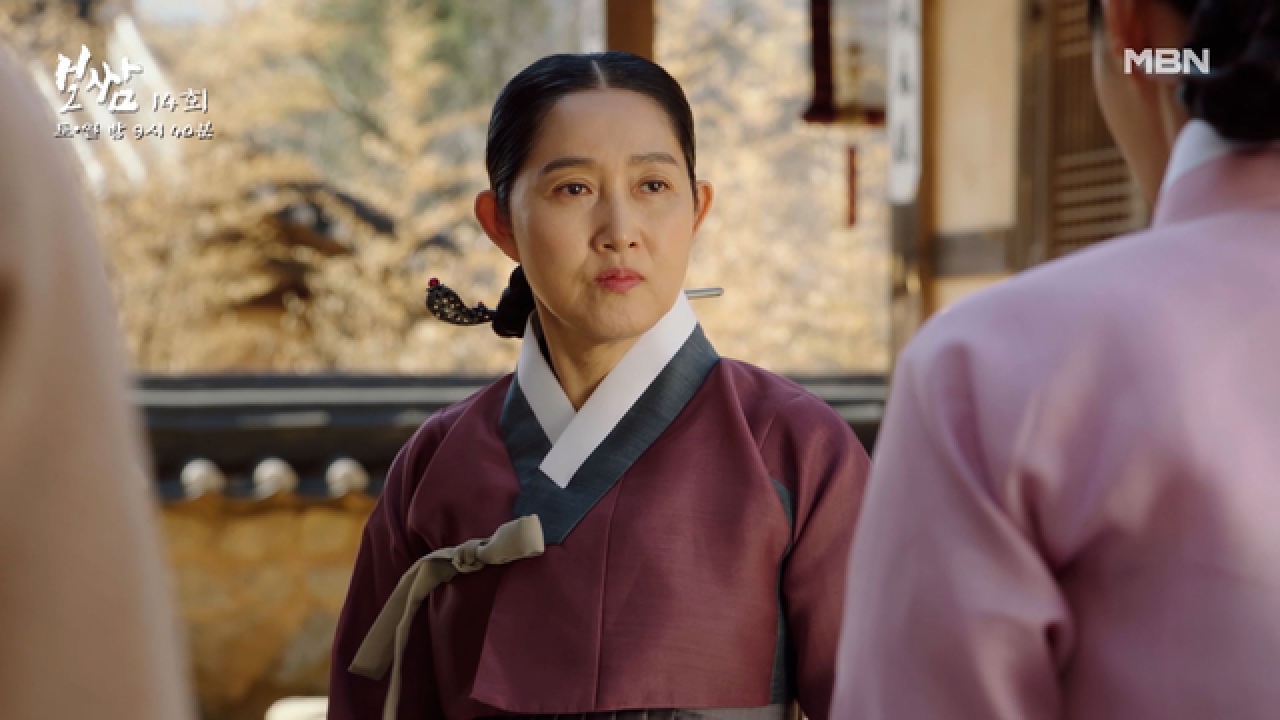 닭처럼 시꺼멓게 속 태우는 조선의 시월드?! 억울하게 시어머니에게 구박받는 권유리… MBN 210613 방송 - 보쌈 - 운명을 훔치다 14회 - 2021.06.13 | 다음연예