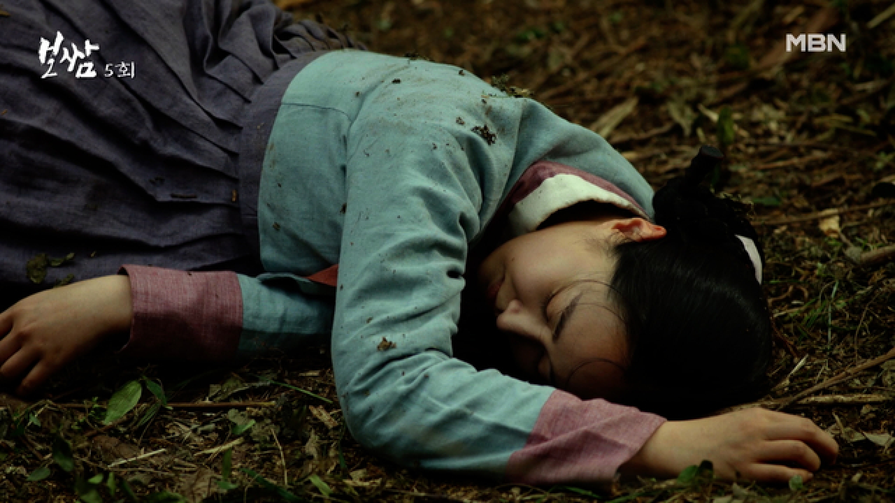 다음연예 | 기절해버린 권유리!? 가병들 몰래 도주하다 쓰러진 옹주, 그녀는 과연 살아있을 것인가 MBN 210515 방송 - 보쌈 - 운명을 훔치다 5회 - 2021.05.15