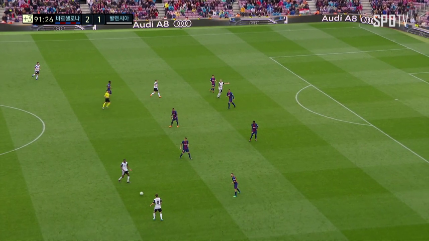 다음스포츠 | 메시가 차려준 밥상을 날려버리는 데니스 수아레스 / 후반 45+1분