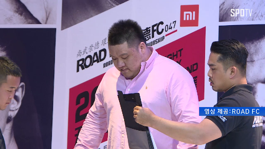 [일반] 아오르꺼러 vs 김재훈, 로드 FC 047 계체 현장 | 다음스포츠