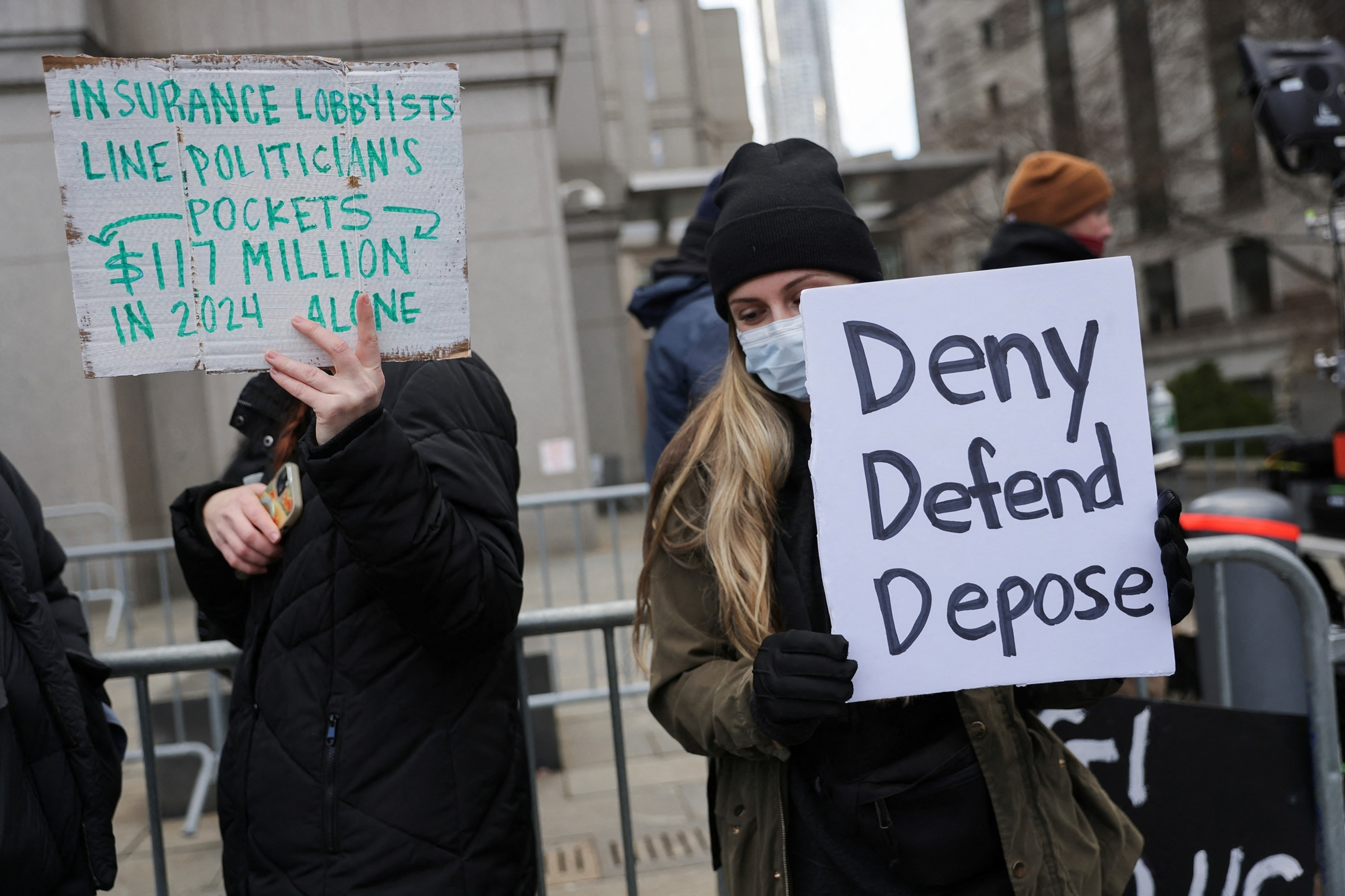 사복입고 법정 출두한 루이지 맨지오니 - 악플달면 쩌리쩌려버려 - ＊여성시대＊ 차분한 20대들의 알흠다운 공간