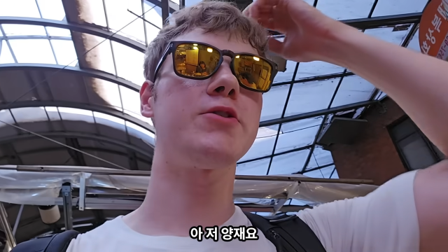 광장시장에서 외국인인척하는 핀란드인.ytb - 악플달면 쩌리쩌려버려 - ＊여성시대＊ 차분한 20대들의 알흠다운 공간