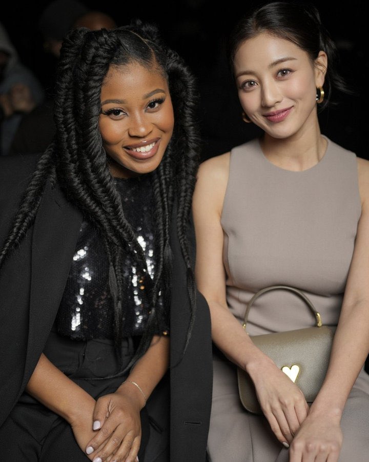 파리 AMI 패션쇼 참석한 트와이스 지효 - 악플달면 쩌리쩌려버려 - ＊여성시대＊ 차분한 20대들의 알흠다운 공간