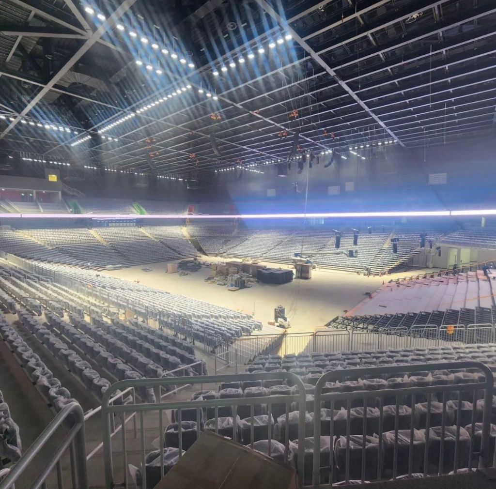 곧 완공되어 콘서트 예정인 인스파이어 아레나 - · 국내·건설현장 - 스카이 스크래퍼스 (SKYSCRAPERS)