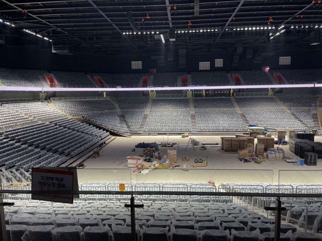 곧 완공되어 콘서트 예정인 인스파이어 아레나 - · 국내·건설현장 - 스카이 스크래퍼스 (SKYSCRAPERS)