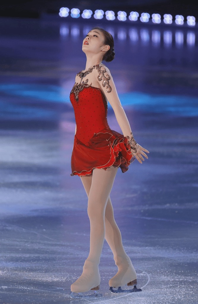 더쿠 - 유난히 덕후가 많았던 김연아 피겨 의상 13벌 gif