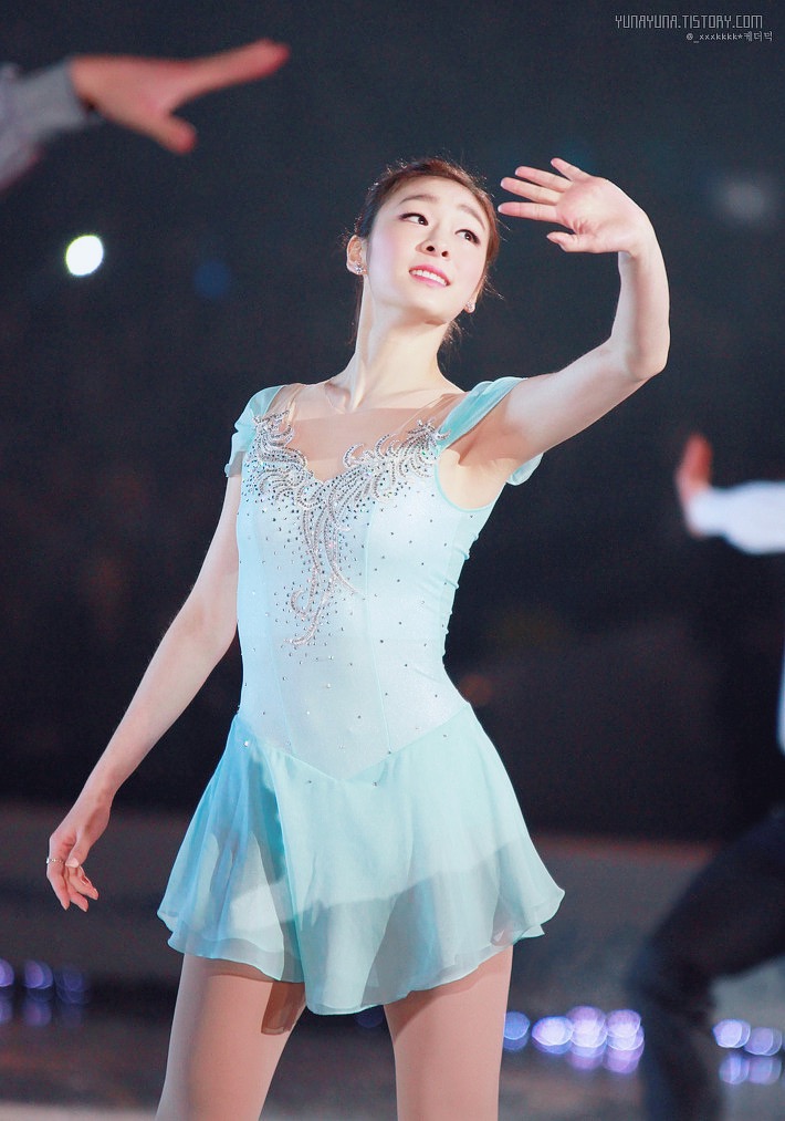 더쿠 - 유난히 덕후가 많았던 김연아 피겨 의상 13벌 gif