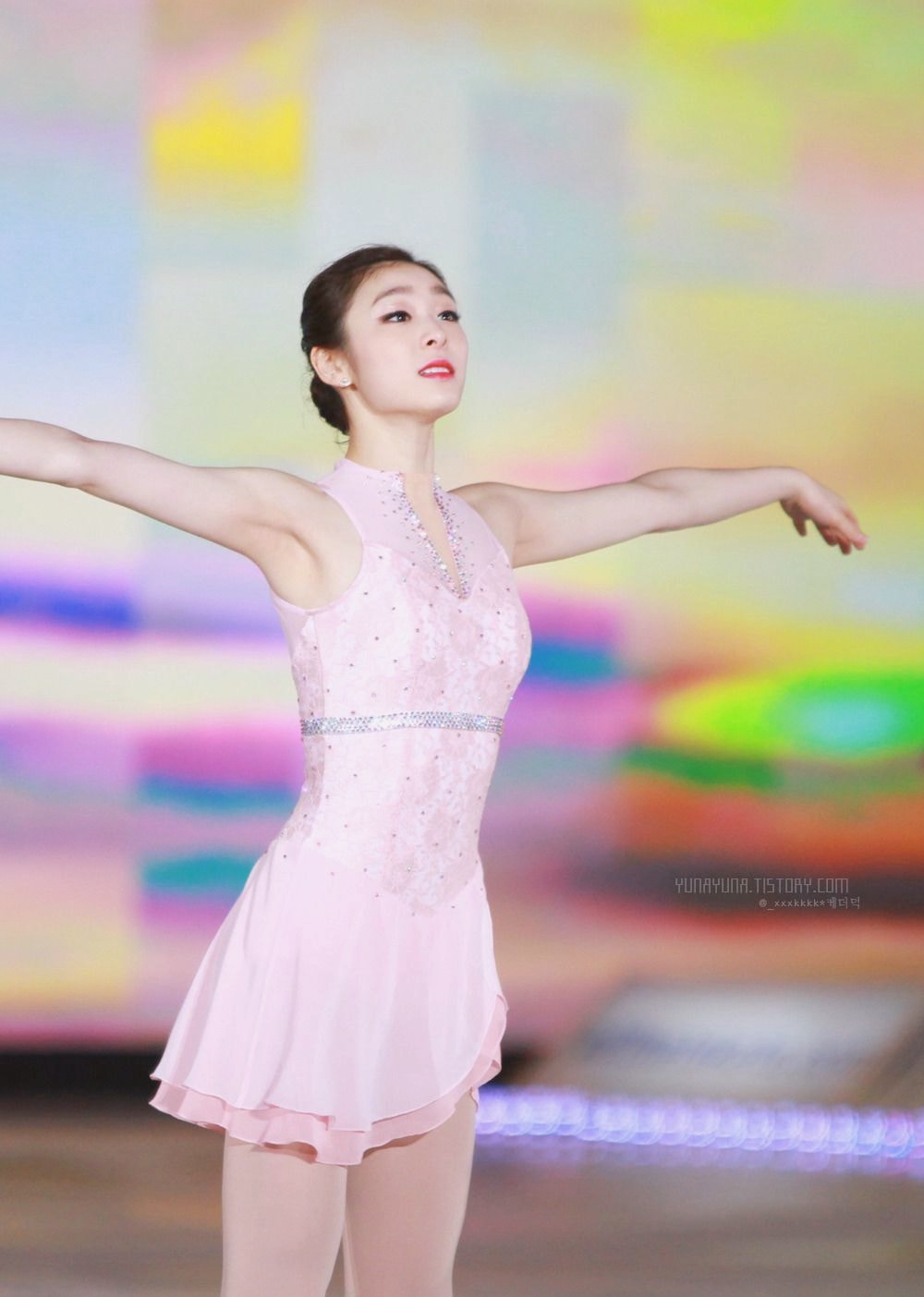 더쿠 - 유난히 덕후가 많았던 김연아 피겨 의상 13벌 gif