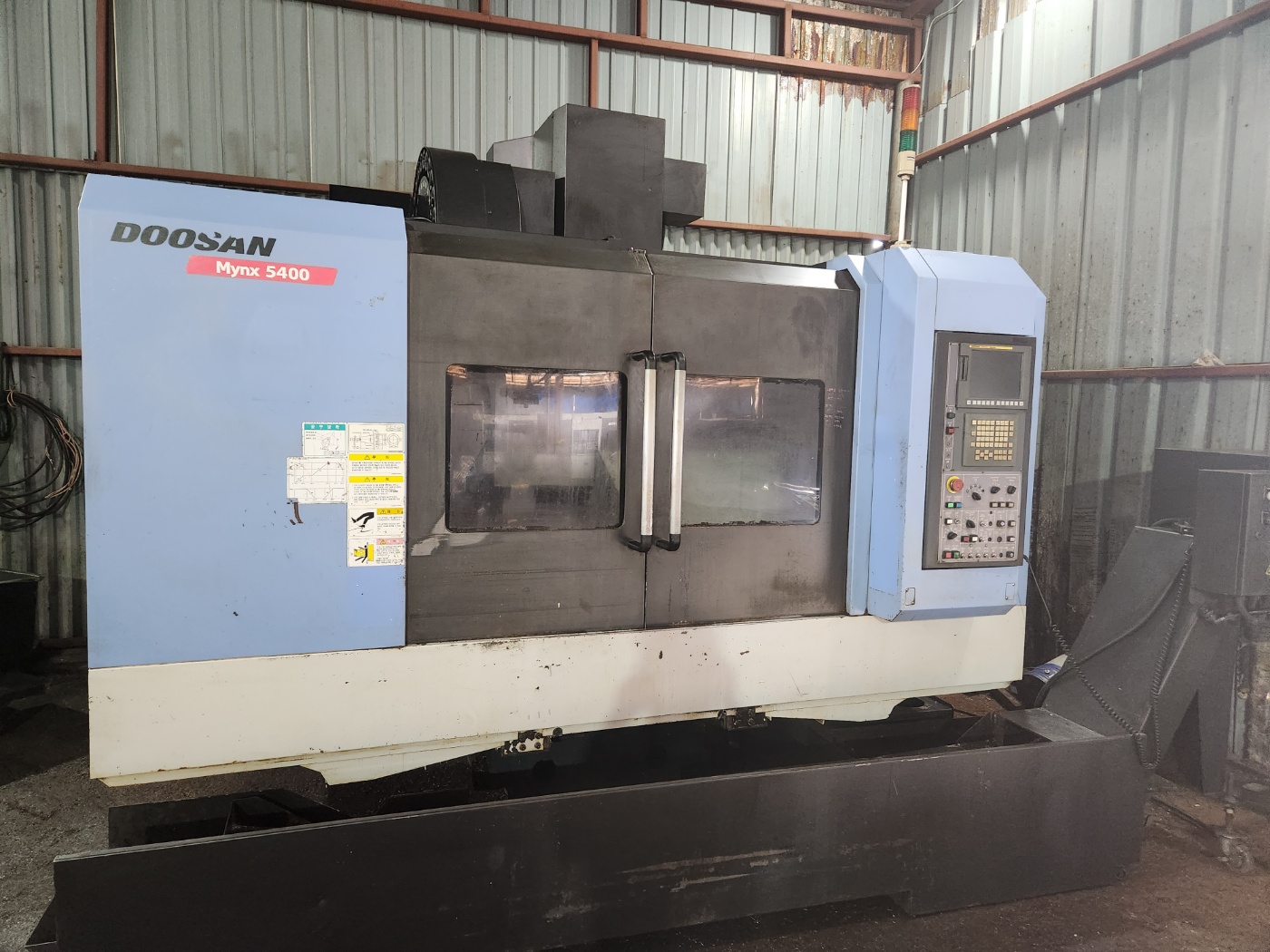 수직형 머시닝센터(DOOSAN,Mynx 5400 ) - 공작기계 - CNC 기술자 모여라!!!