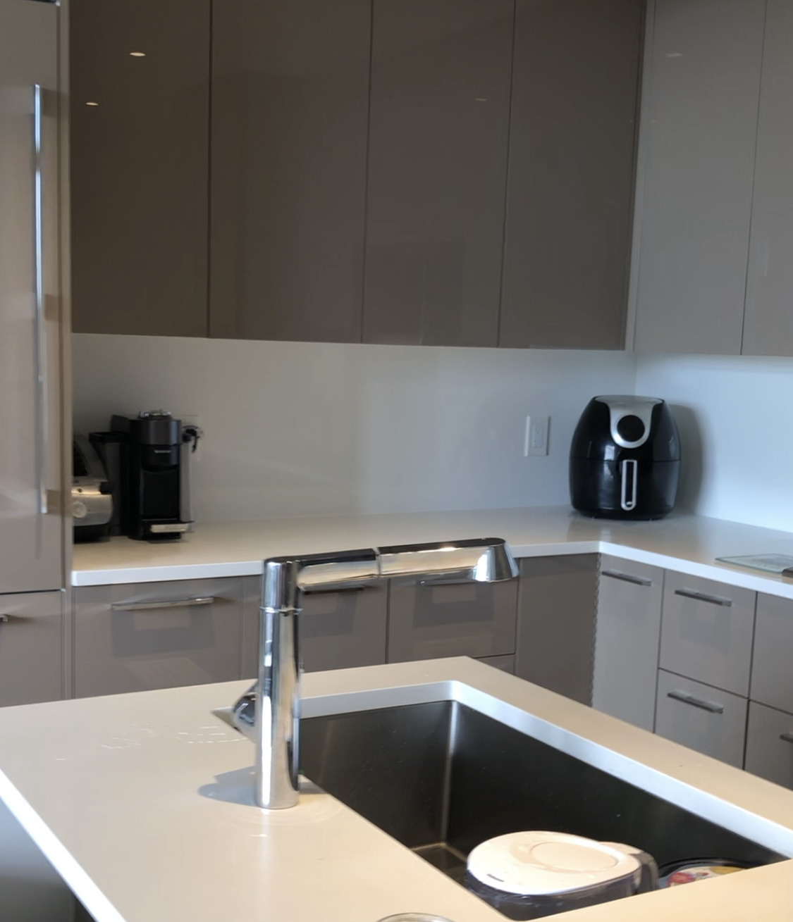 ^^1월or3월 입주^^(Oakridge-41st Ave Skytrain)밴쿠버 웨스트 All furnished장,단기 - ⑦ ...