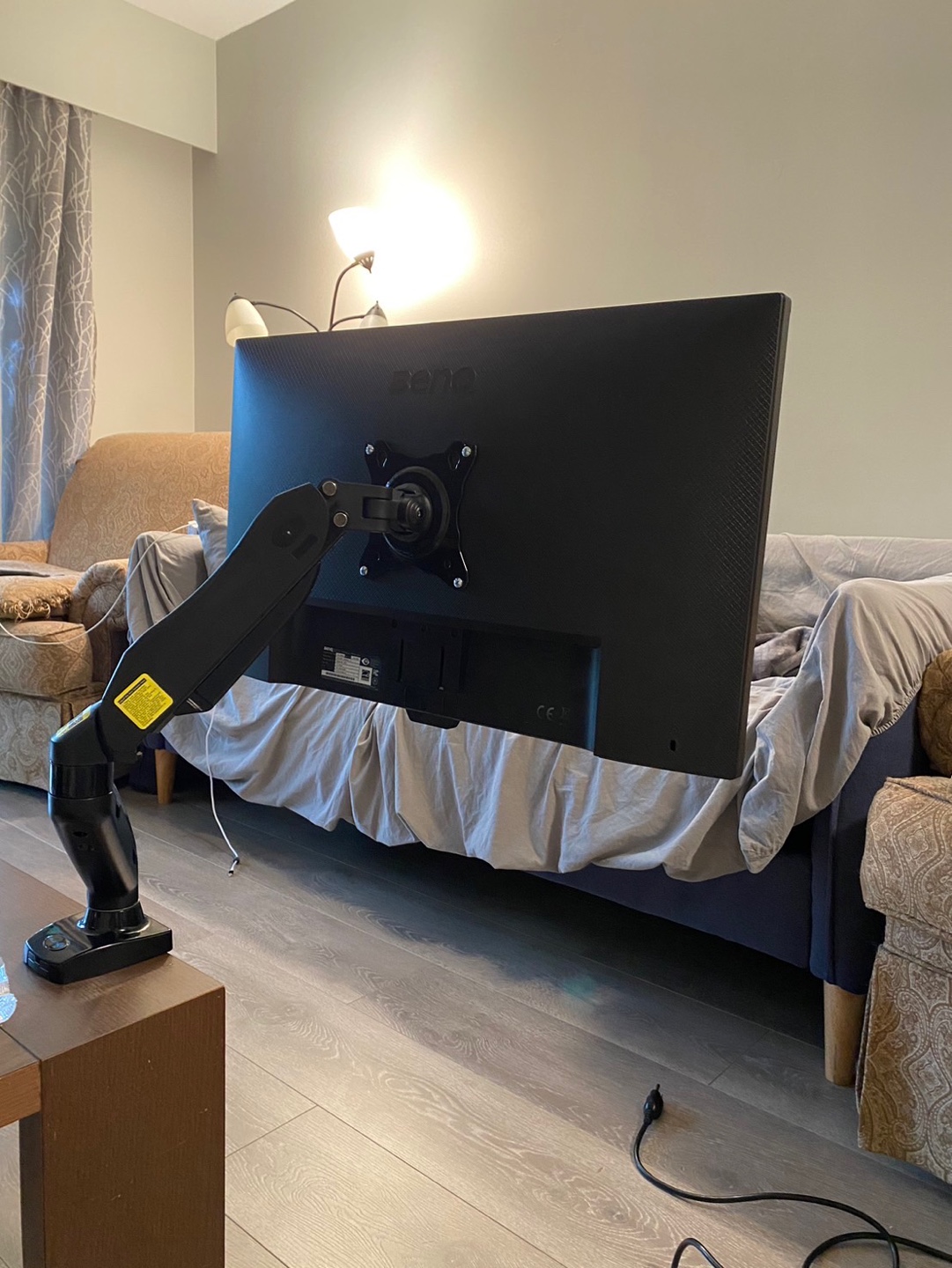 모해 밴쿠버 중고거래 | BanQ Monitor 벤큐 모니터, Monitor arm 고정식 지지대 팝니다 Lough…