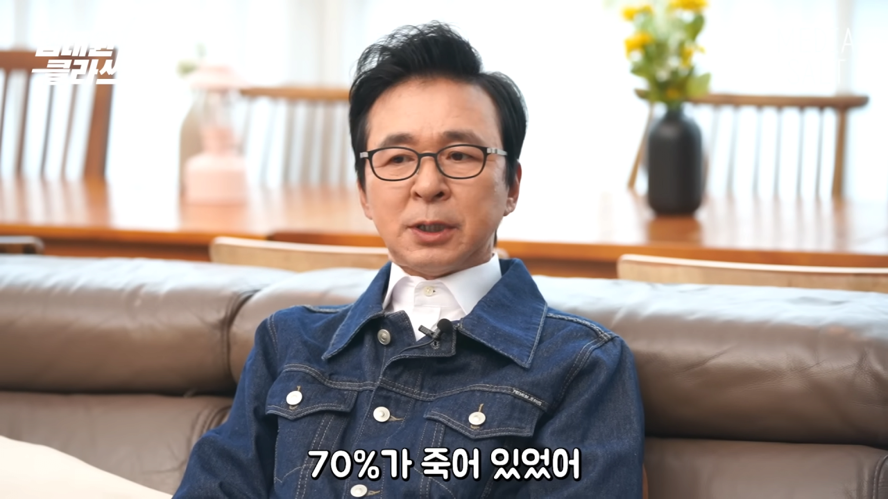 더쿠 - 죽어가는 김태원을 문 부수고 살렸다는 가짜뉴스 해명하는 김국진.jpg