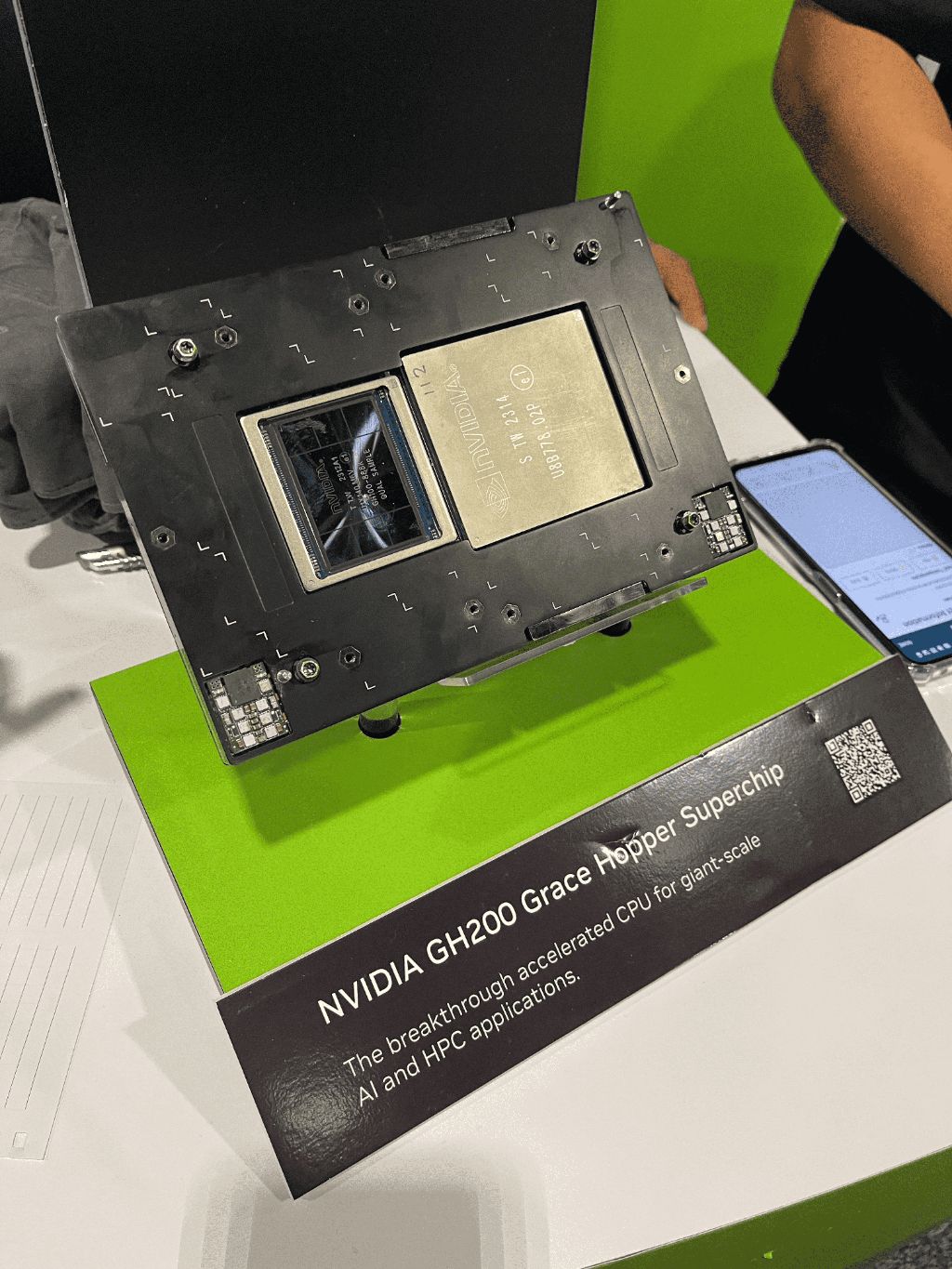 엔비디아 GH200 그래스 호퍼 슈퍼칩 - 웃긴자료 ‥‥‥‥‥、 - 도탁스 (DOTAX)