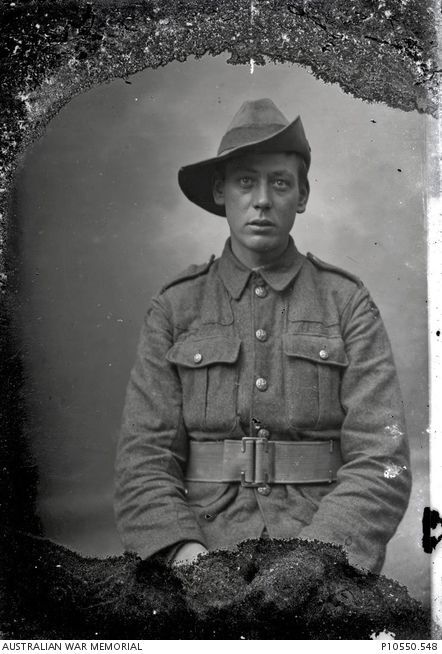 전쟁을 겪어 본 자만이 가지는 눈빛 - 웃긴자료 ‥‥‥‥‥、 - 도탁스 (DOTAX)