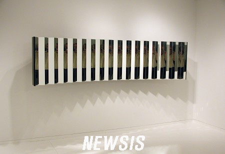 다니엘 로진-자아 중심적 거울 Self-Centered Mirror, 2003