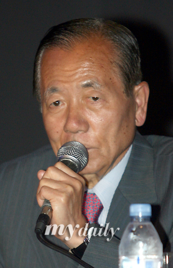 김동호 위원장, "개막작 '가을로' 대박 났으면!"