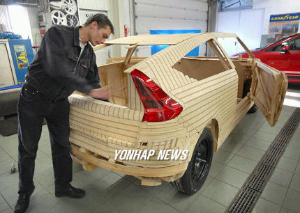 HUNGARY MATCH-STICK CAR