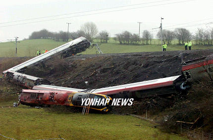 BRITAIN DERAILED TRAIN