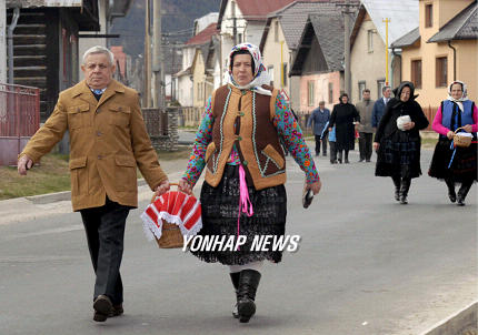 슬로바키아 부활절미사참석 신도들