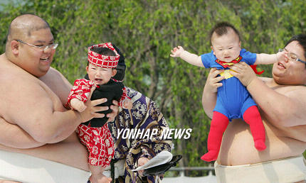 Japan Toddlers Sumo (AP)