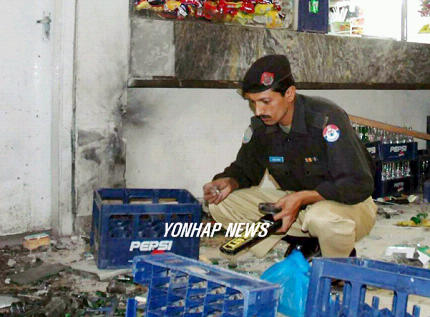 PAKISTAN AIRPORT BOMB