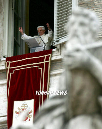 VATICAN POPE WAVE
