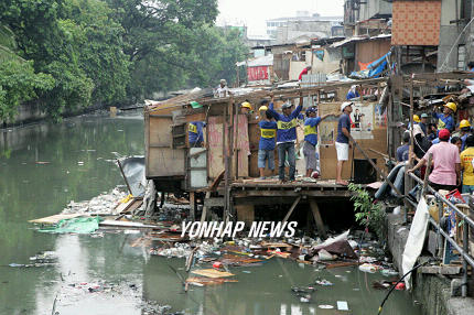 Philippines Demolition (AP)