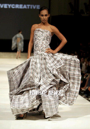 USA FASHION GARY HARVEY