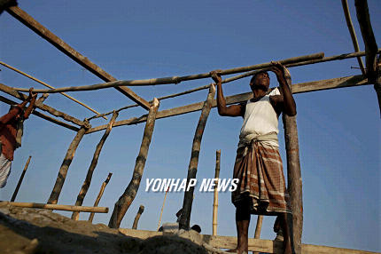BANGLADESH CYCLONE AFTERMATH