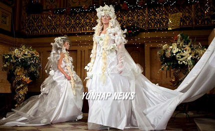 RUSSIA NATURAL FLOWERS PERFORM