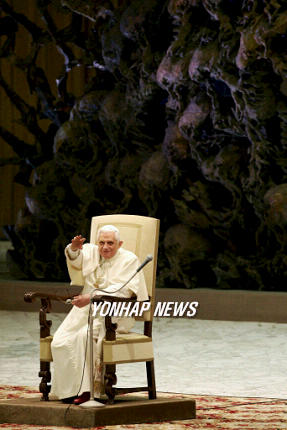 VATICAN POPE WAVE