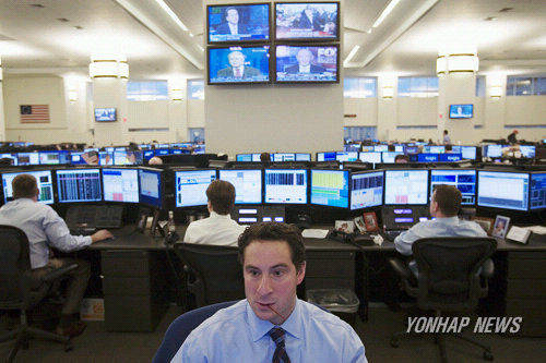 CORRECTION WALL STREET (AP)