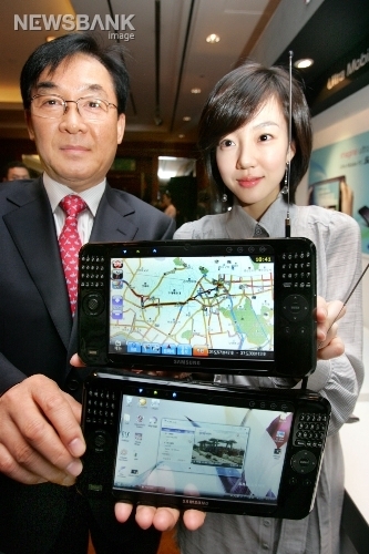 삼성전자 UMPC, Q1 울트라 선보여. Samsung's new Ultra-mobile computer