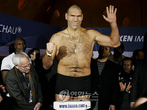 SWITZERLAND BOXING VALUEV HOLYFIELD