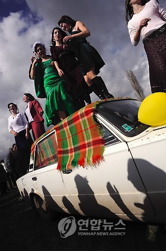 BUGARIA FEATURE PACKAGE GYPSY BRIDES MARKET