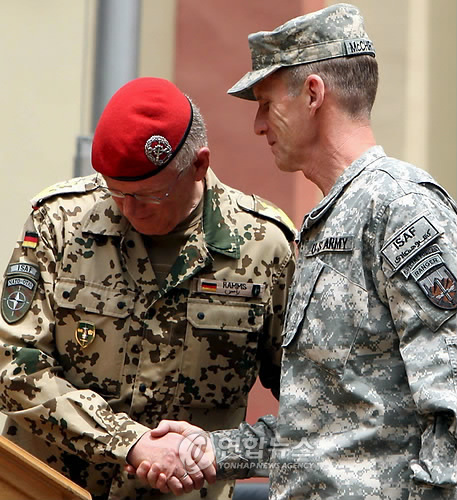 AFGHANISTAN ISAF CHANGE OF COMMAND