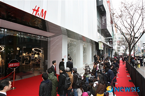 패션 브랜드 H&M, 명동 '눈스퀘어에 첫 매장' 오픈