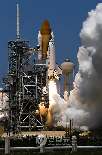 USA SHUTTLE ATLANTIS LAUNCH
